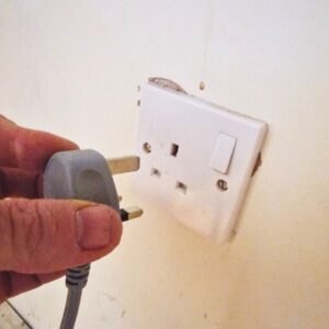 How to Disconnect a Washing Machine Guide - HouseWarm